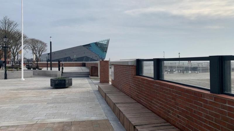 Council considers options for 200-year-old Victoria Pier in Hull - BBC News