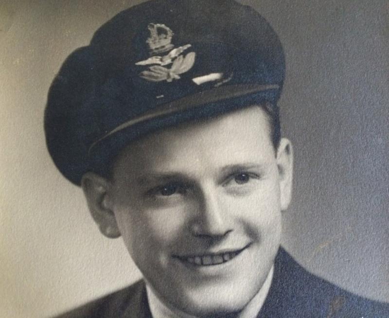 Dunkirk 'shed door' veteran Les Rutherford dies aged 101 - BBC News