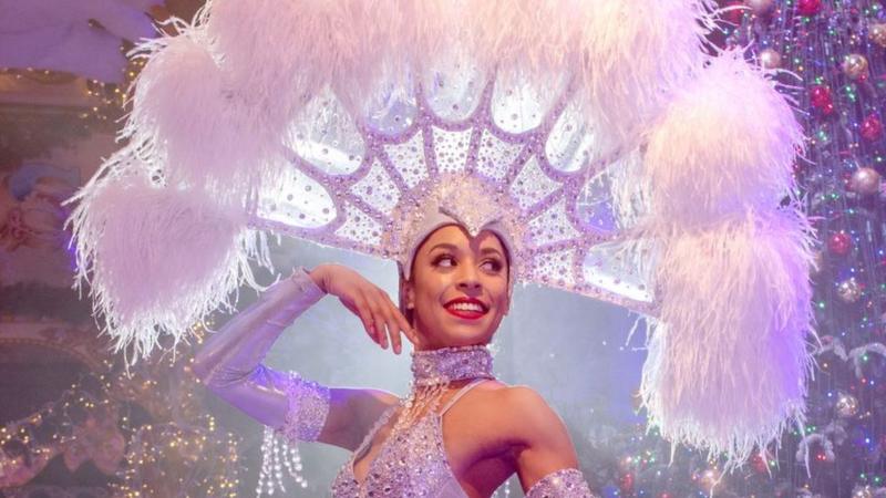 Wurlitzer wizard marks 45 years on the pedals at Thursford - BBC News