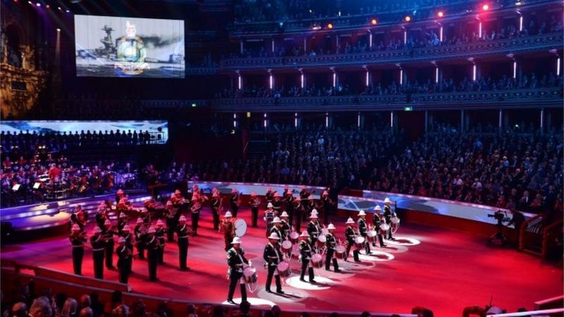 Remembrance Sunday: Services honour war dead - BBC News