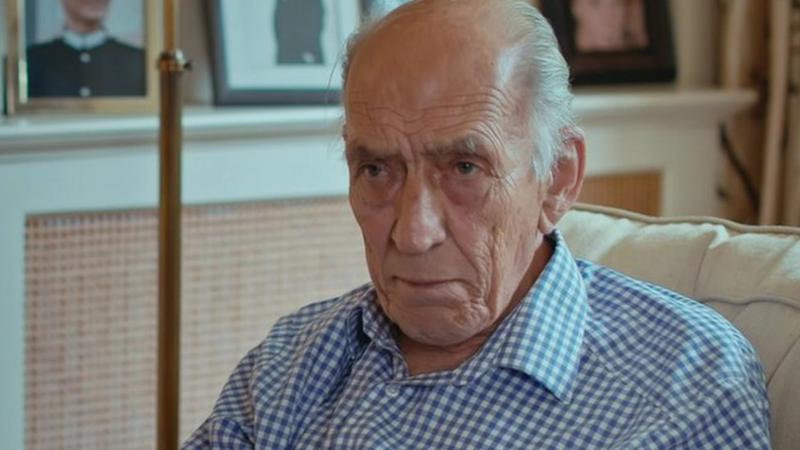 Former army head General Sir Mike Jackson dies - BBC News