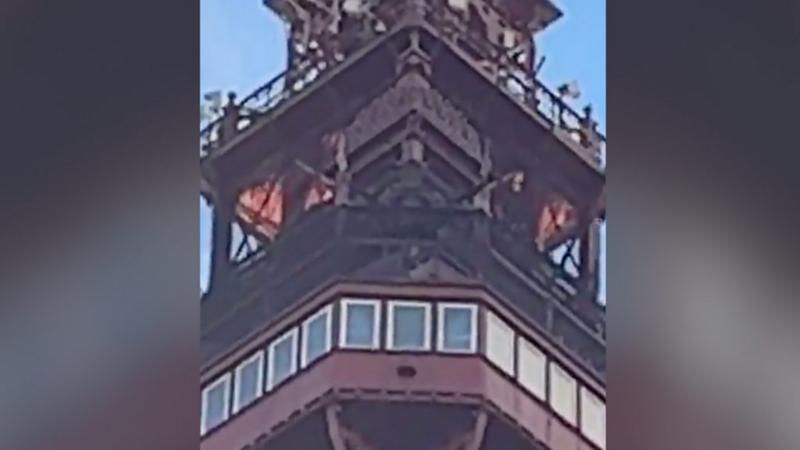Blackpool Tower 'fire' was fluttering orange netting - BBC News