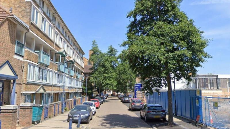 Peckham: Shooting victim named as Jesse Lloyd-Smith - BBC News