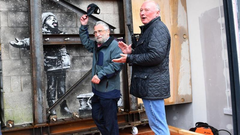 Port Talbot Banksy mural: Artwork arrives at new home - BBC News