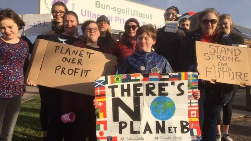 Climate strike: Schoolchildren protest over climate change - BBC News