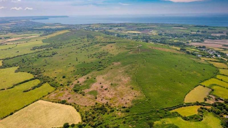 Cornwall Heritage Trust bids to buy Tregonning Hill - BBC News