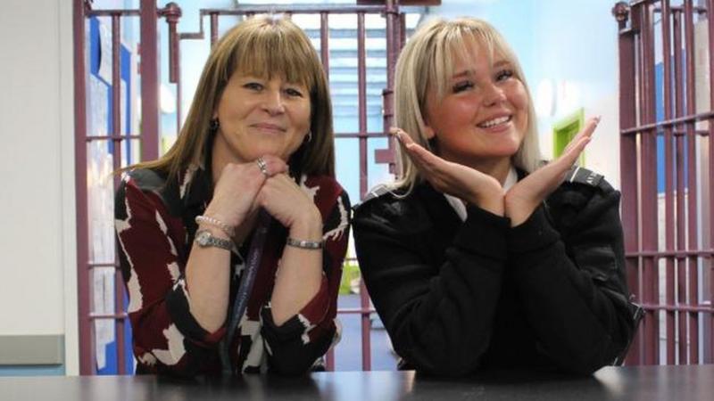 Aylesbury mother proud of 'girly girl' prison officer daughter - BBC News