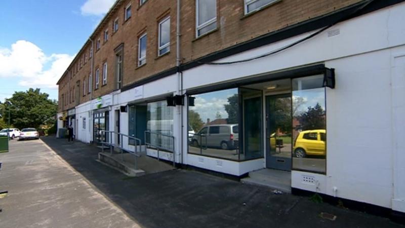 'Booking a driving test? I was 17,530 in the queue' - BBC News