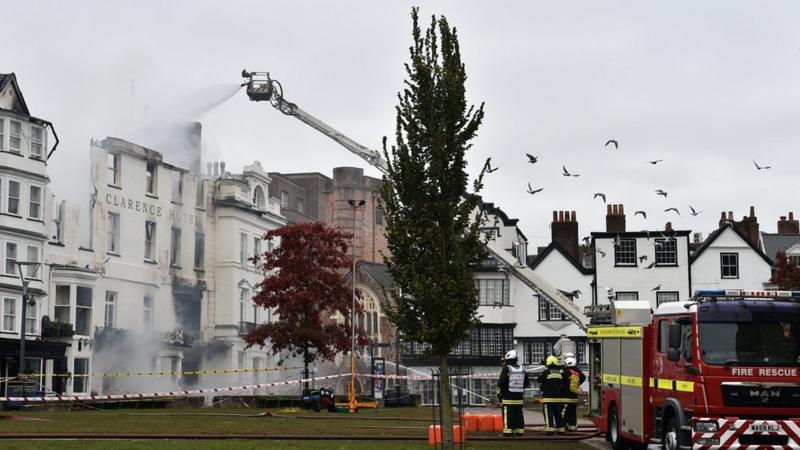 Exeter fire: Royal Clarence Hotel collapses in blaze - BBC News