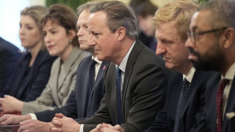 David Cameron returns to cabinet table after seven years - BBC News