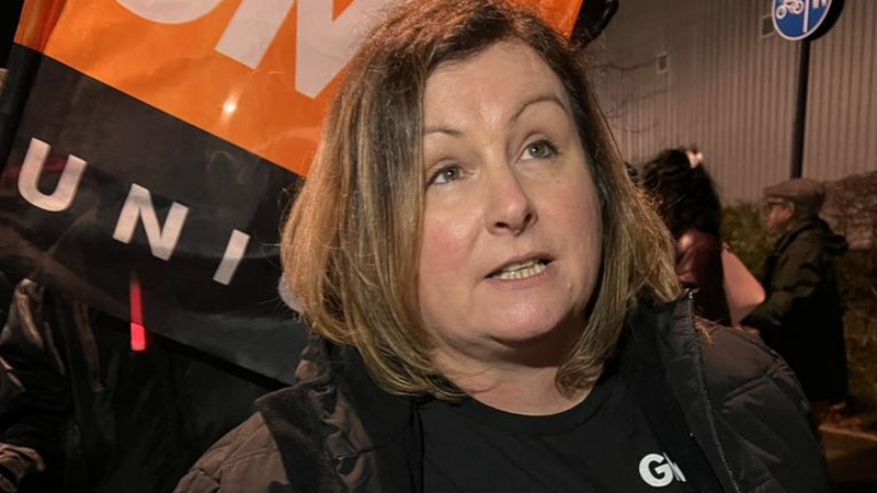 Amazon to axe 18,000 jobs as it cuts costs - BBC News