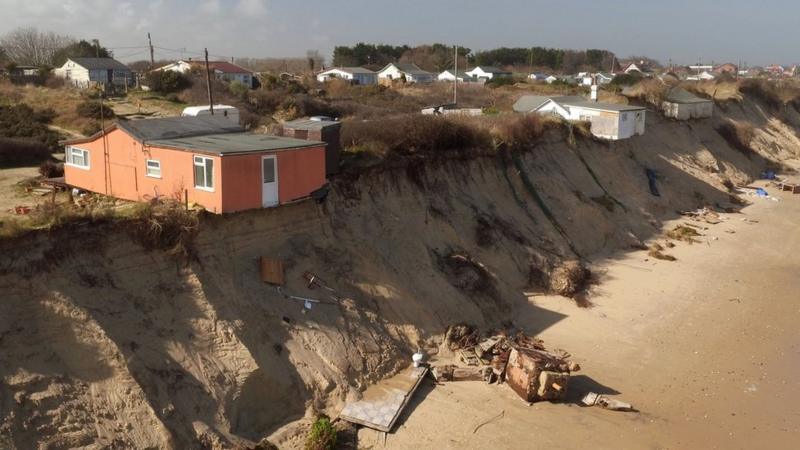 Hemsby: Warnings issued as cliff erosion causes road collapse - BBC News