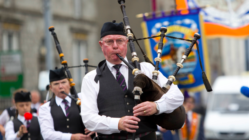 Twelfth of July: Thousands take part in Orange Order parades - BBC News