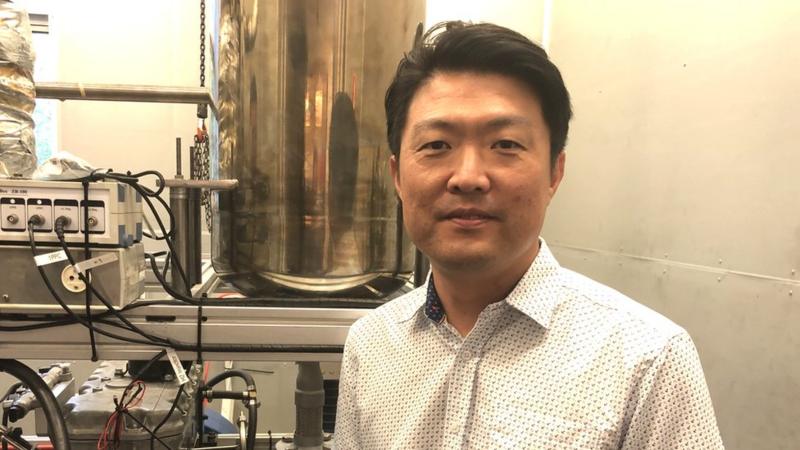 The race to make diesel engines run on hydrogen - BBC News