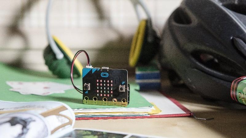 Micro Bit computer becomes a commercial product - BBC News