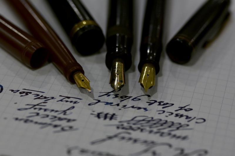 How India's artisanal fountain pens are making their mark - BBC News