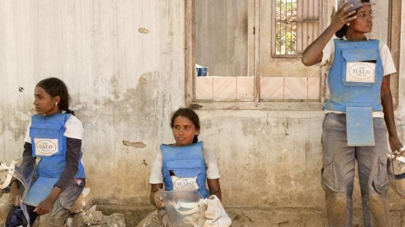 UK invests £100m in bid for landmine-free world by 2025 - BBC News