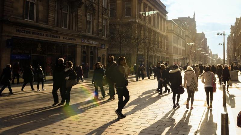 Census: Scotland's population grew to record high - BBC News