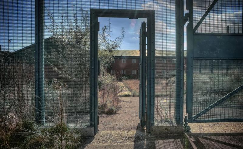 Blundeston Prison: Inside Reggie Kray's old prison cell - BBC News