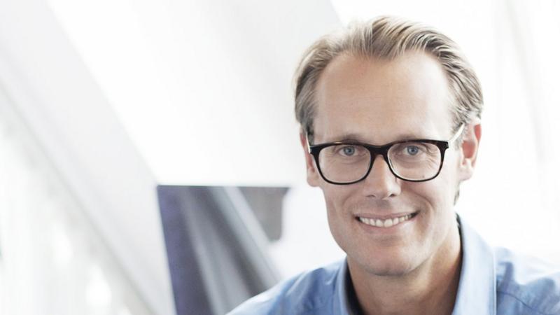 The Swede leading the way to a cashless society - BBC News