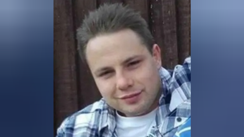 Rochford man murdered friend then called his mother - BBC News