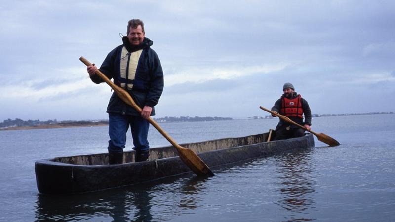 Bronze Age log boat remains found at Faversham boatyard - BBC News