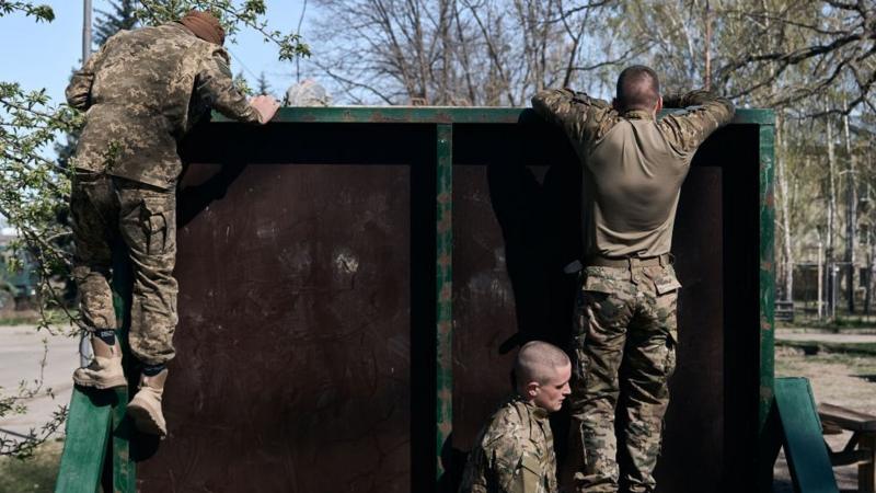 Ukraine war: Kyiv tightens pressure on fighting age men abroad - BBC News