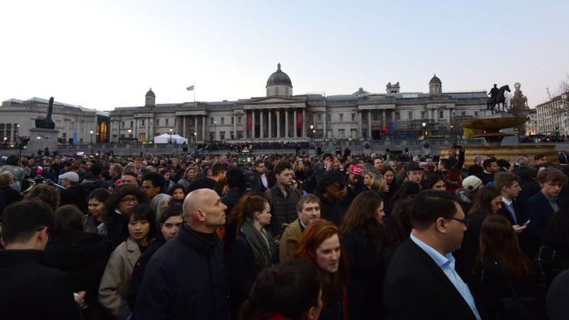 In pictures: London attack aftermath - BBC News