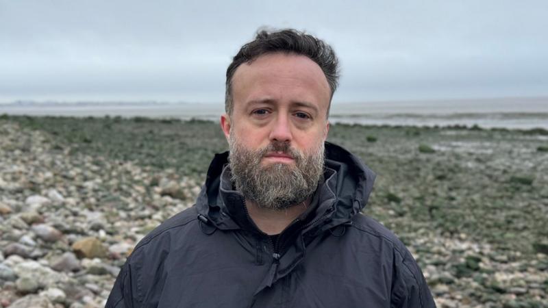 Morecambe Bay cockling tragedy victims remembered 20 years on - BBC News