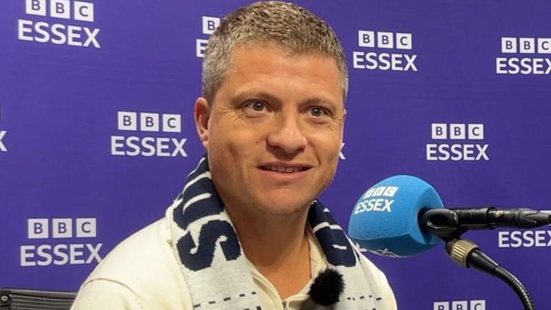 BBC Essex commentator returns the mic after 35 years - BBC News