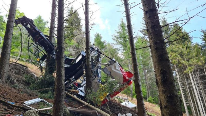 Italy cable car fall: Three arrested over fatal accident - BBC News