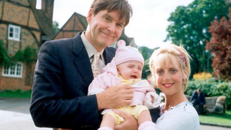 Vicar of Dibley actress Emma Chambers dies aged 53 - BBC News