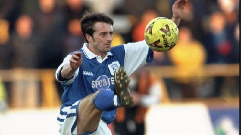 Motor neurone disease: Jason Bowen on his MND diagnosis - BBC News