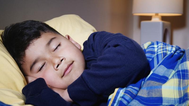 Back to school sleep tips for a good bedtime routine and sleep schedule ...