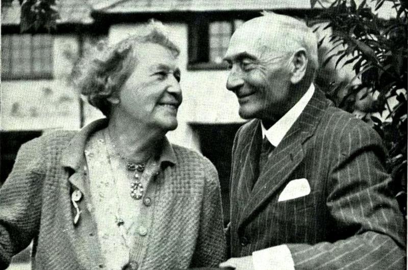 Actresses and arsonists: Women who won the vote - BBC News