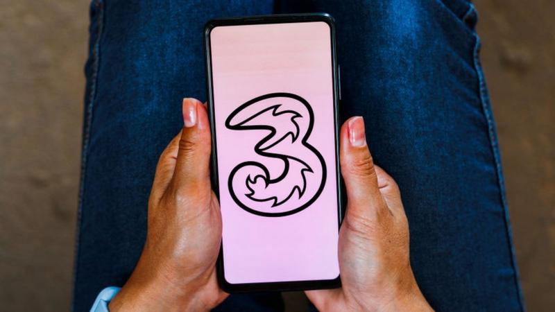 Three network down for tens of thousands across UK - BBC News