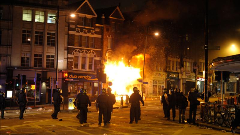 2011 riots: How one night changed my life - BBC News
