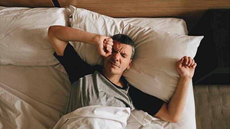 Five hours' sleep is tipping point for bad health - BBC News