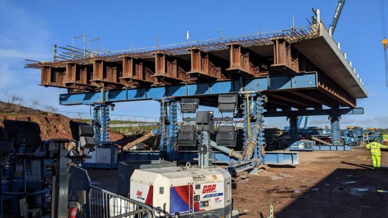 Concerns delayed A46 bridge near Kenilworth could cost millions - BBC News