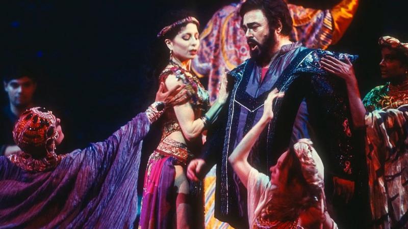 Unesco: Italian opera singing gets cultural heritage status - BBC News