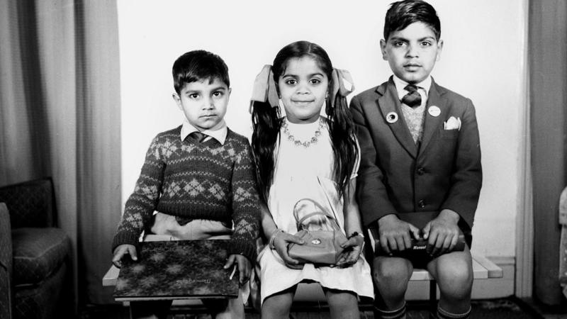 Coventry photographer Masterji, 94, has first exhibition - BBC News