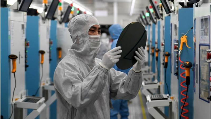US-China chip war: How the technology dispute is playing out - BBC News