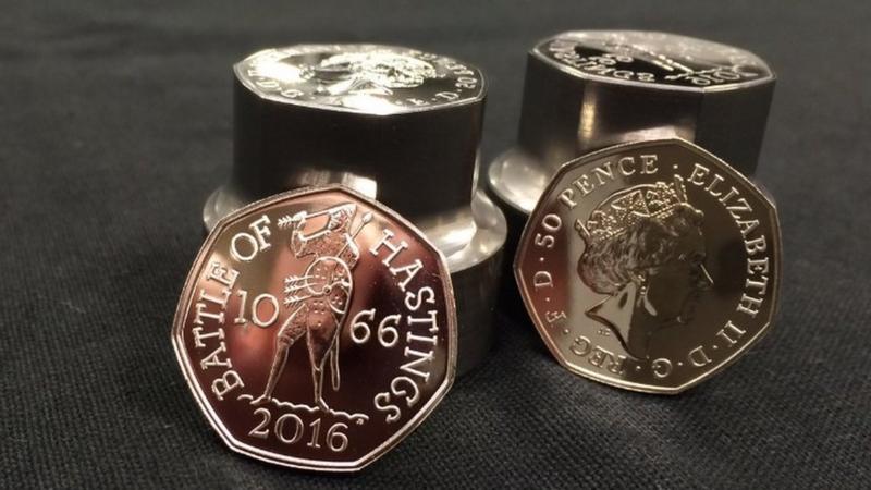 New £5 coins issued to celebrate Windsor name centenary - BBC News