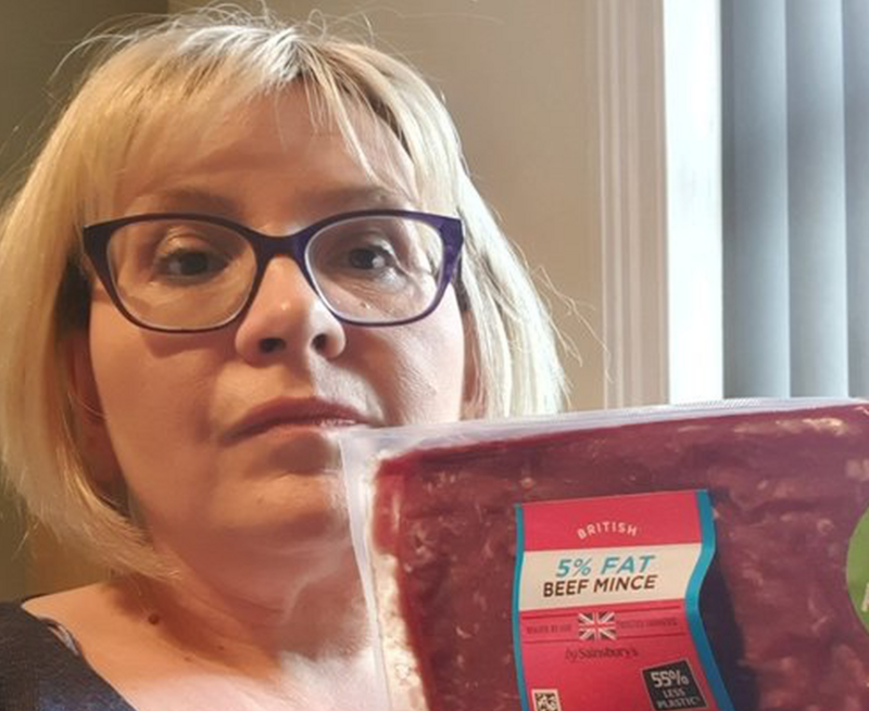 Sainsbury's defends vac-pack mince after complaints - BBC News