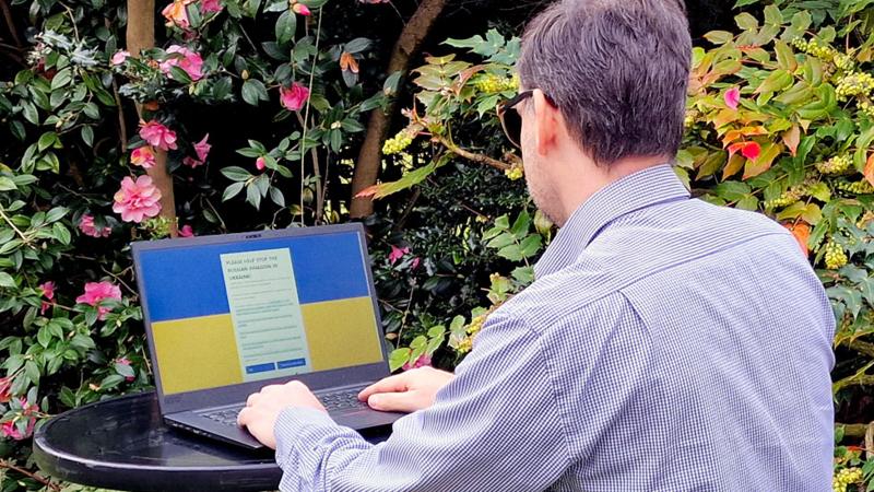 Ukraine: Spam website set up to reach millions of Russians - BBC News