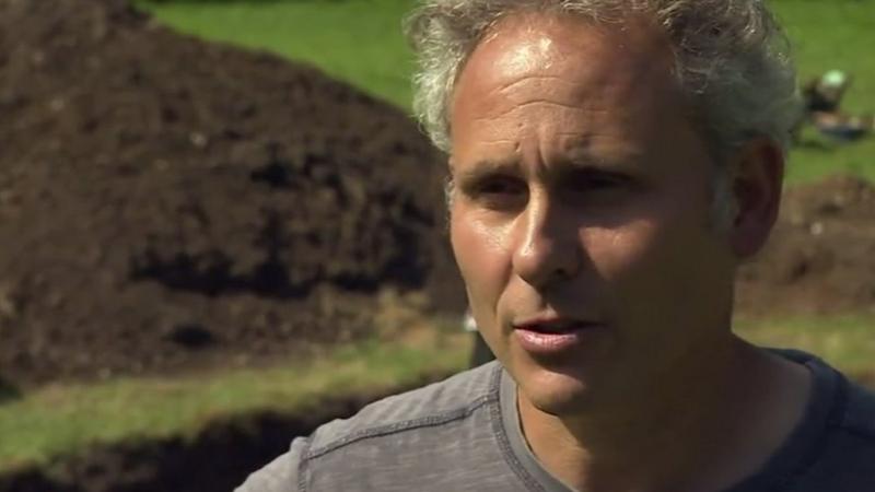 Forgotten River Thames trading hub unearthed after 1,000 years - BBC News