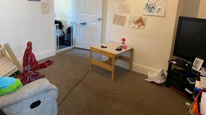 Hoarding: Mum on how condition nearly ruined her life - BBC News