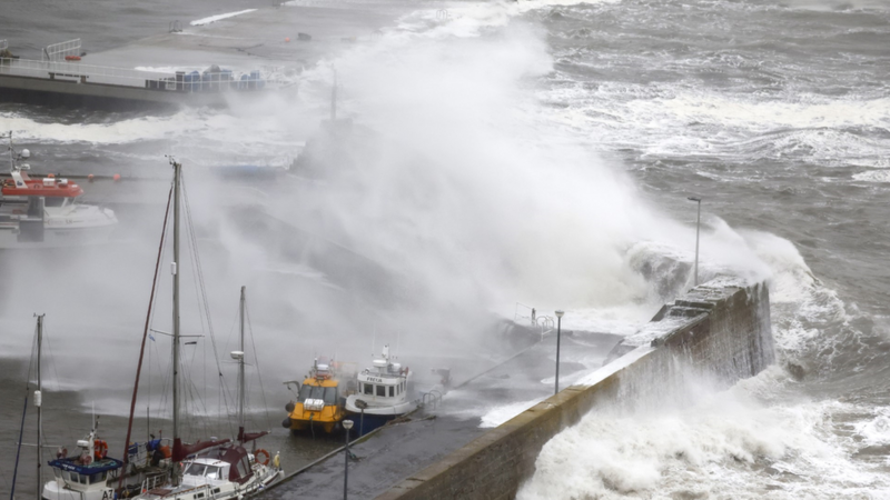 Storm Ciarán: Flooding and damage hits homes across UK - BBC News