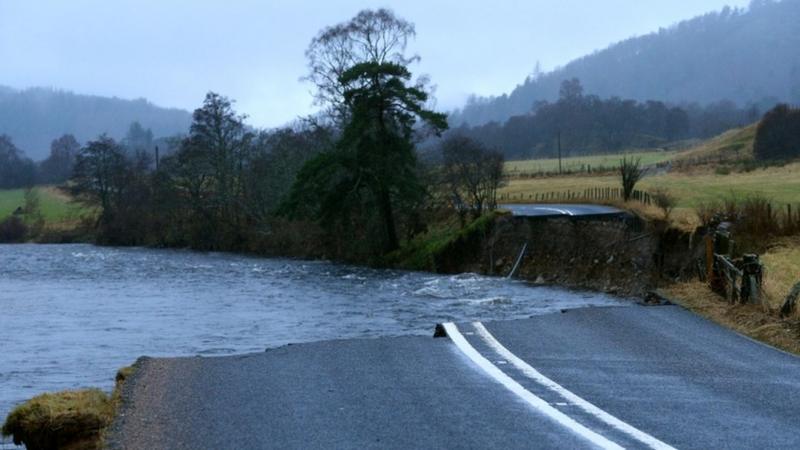 Severe flood warnings as heavy rain hits Scotland - BBC News