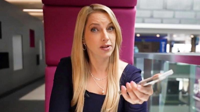 Top restaurant owners blackmailed over fake reviews - BBC News